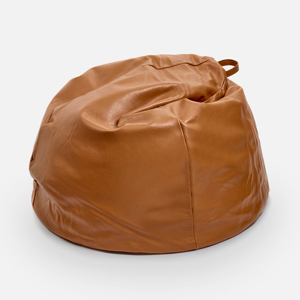 Bea beanbag | leather black beanbag by Bea Mombaers | Shop now!